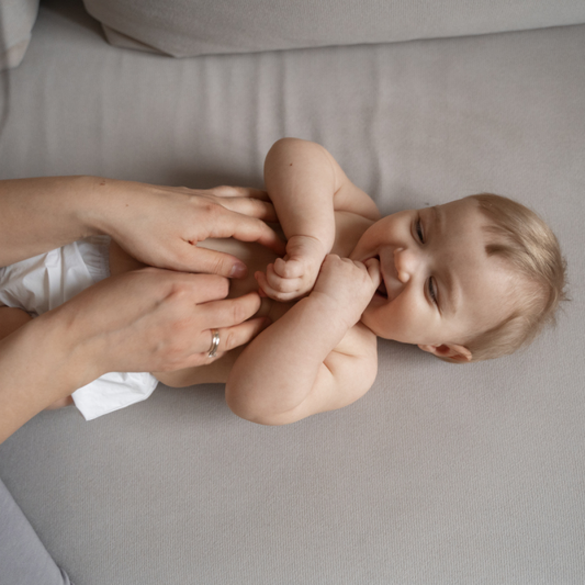 Massagem shantala: o que é, benefícios e como fazer - GO-farma